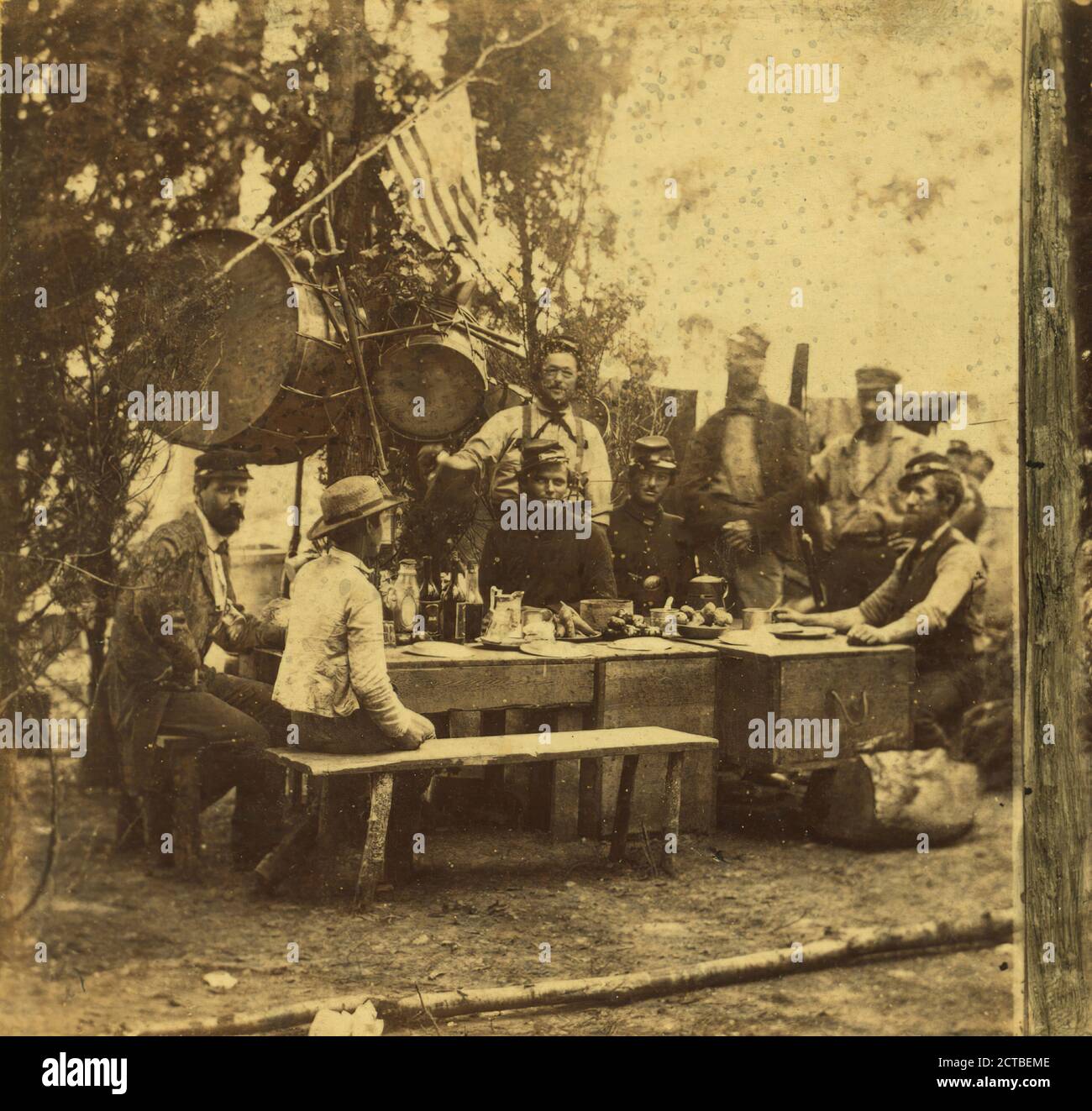 Improvised dinner table hi-res stock photography and images - Alamy