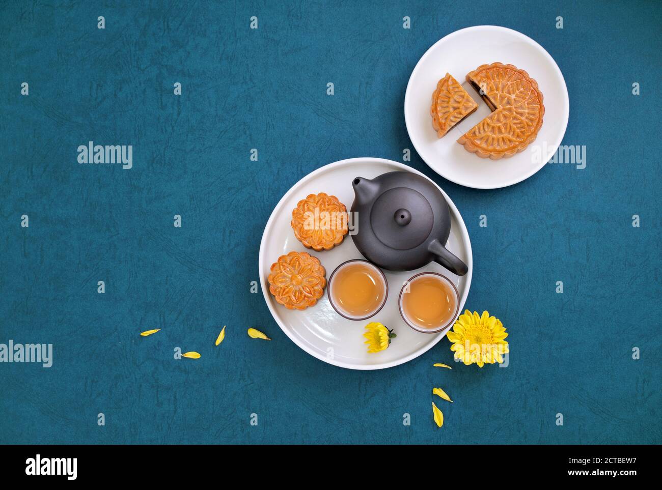 Moon cake for Mid-Autumn Festival, delicious beautiful fresh mooncake ...