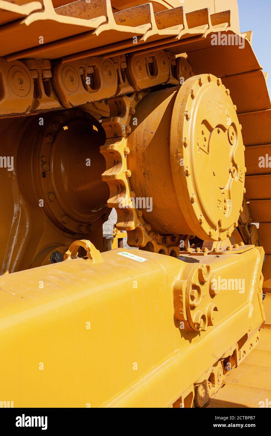 Vertical detailed shot of a track of a bulldozer Stock Photo - Alamy