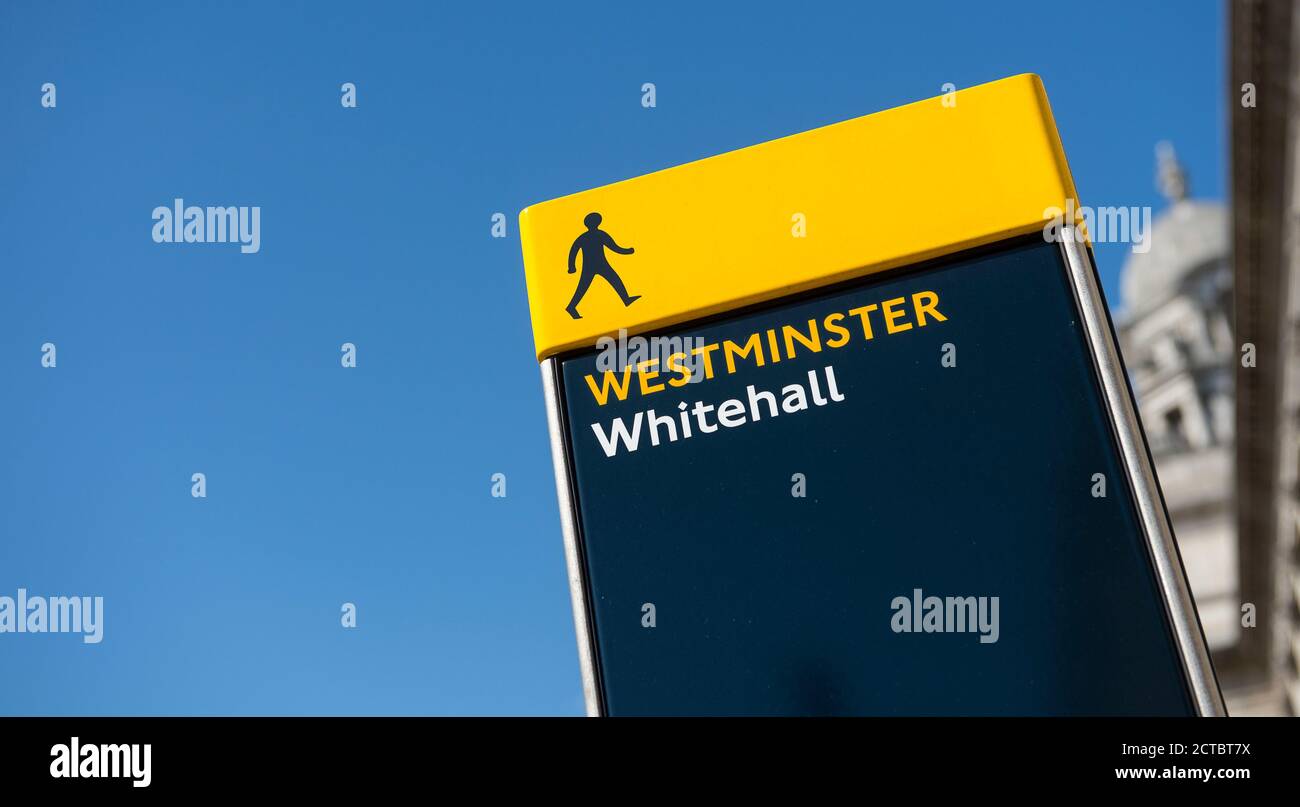 Tourist sign for pedestrians sightseeing in London, England Stock Photo ...