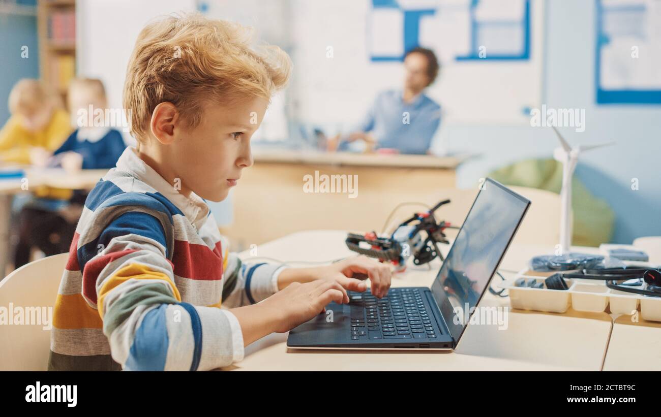 Girls laptop uses hi-res stock photography and images - Alamy