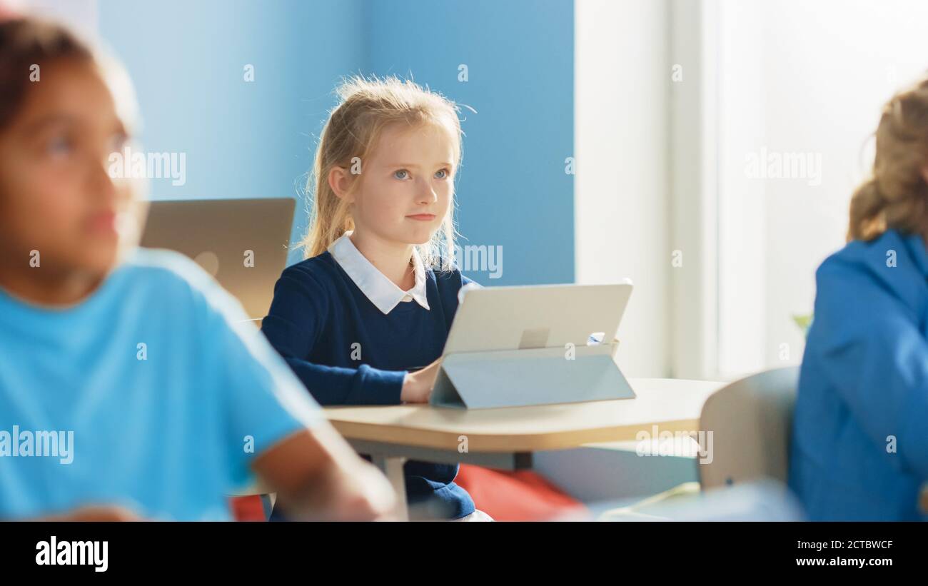 Student listening carefully hi-res stock photography and images - Alamy
