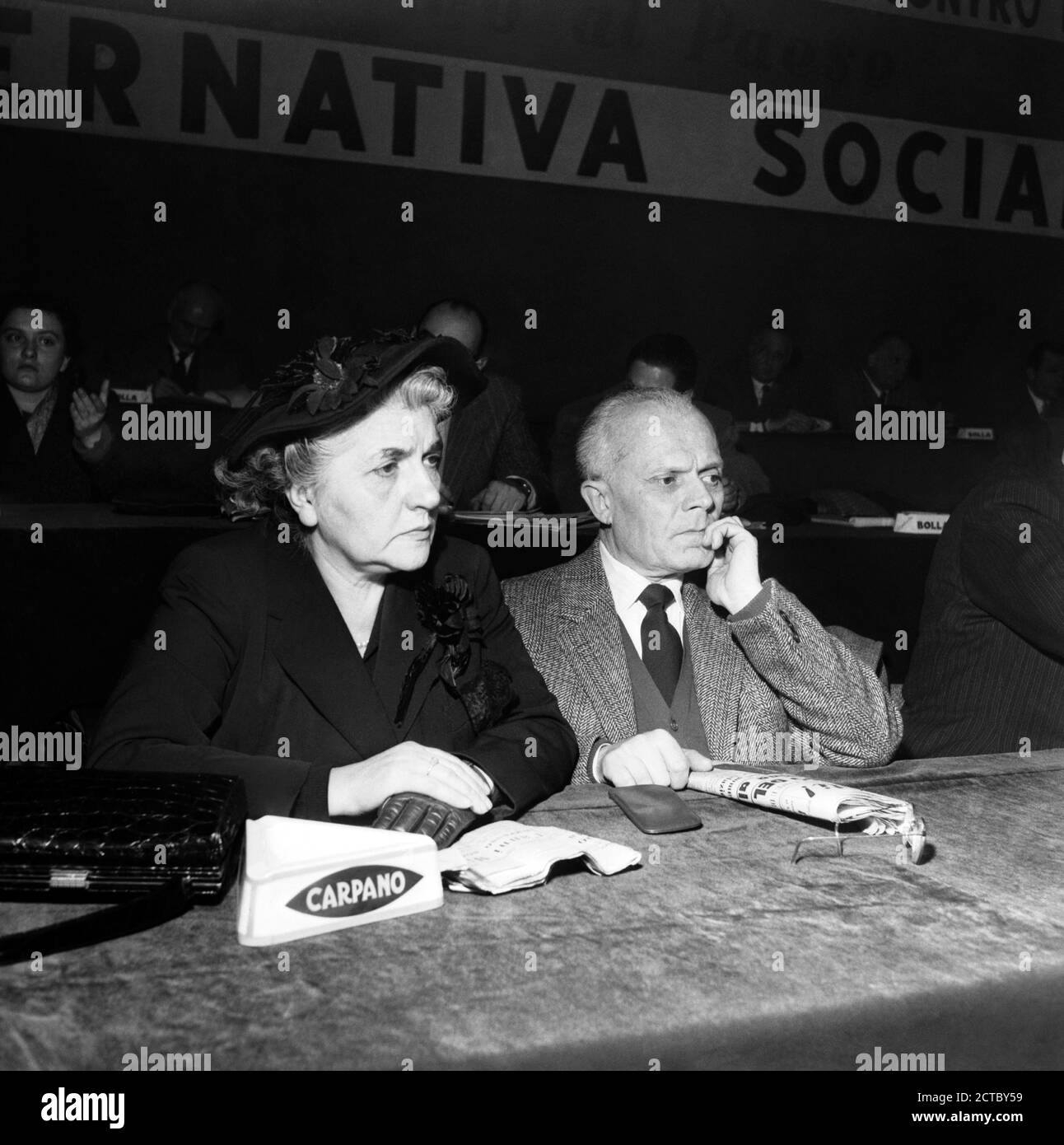 Italian politics 1950s hi-res stock photography and images - Alamy