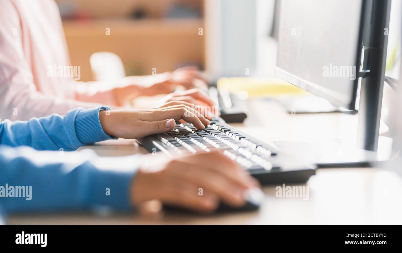 Girl keyboards computer hi-res stock photography and images - Alamy