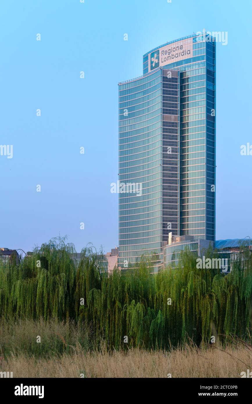 Modern headquarter building hi-res stock photography and images - Alamy
