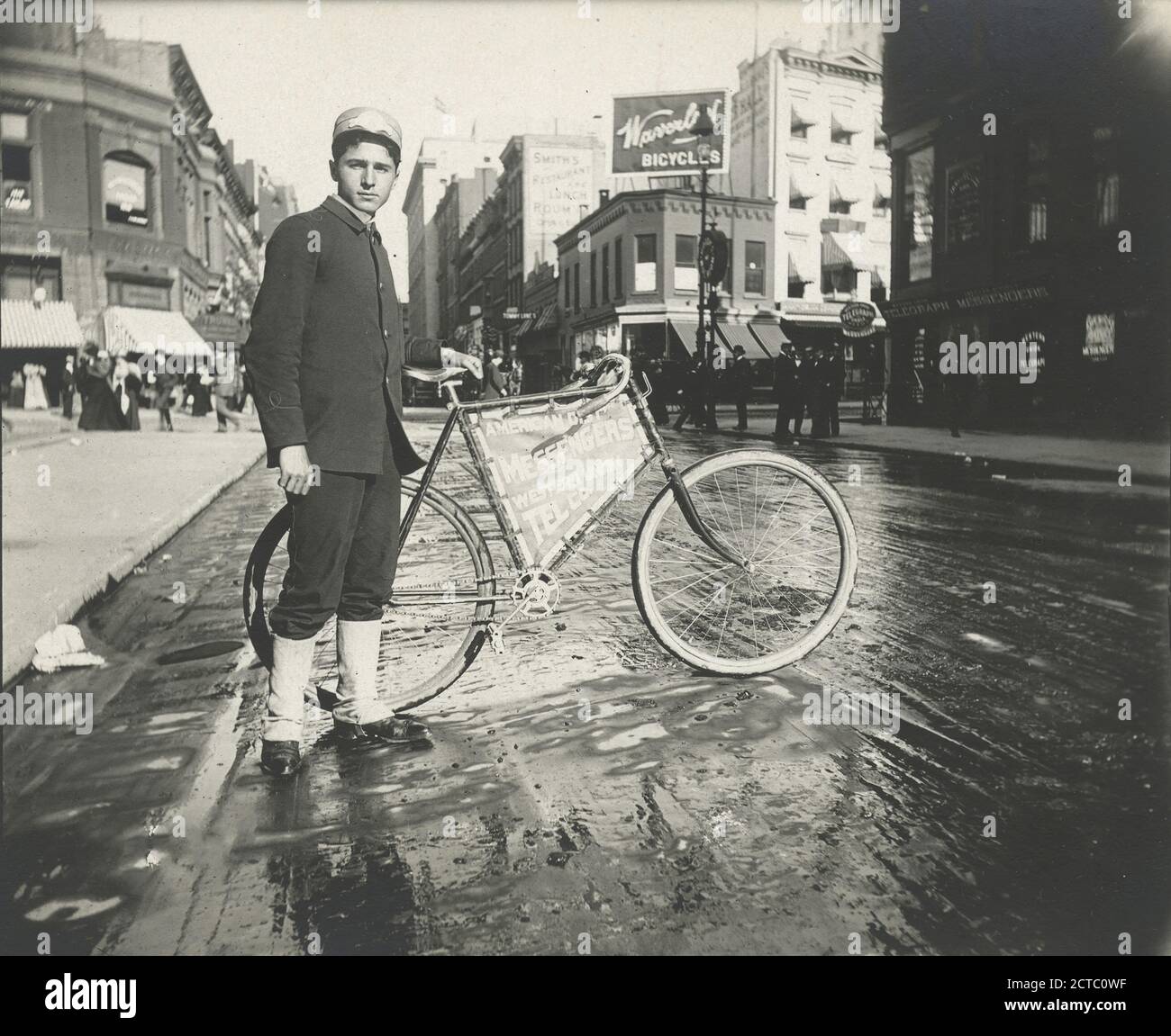 Messenger boy hi-res stock photography and images - Alamy