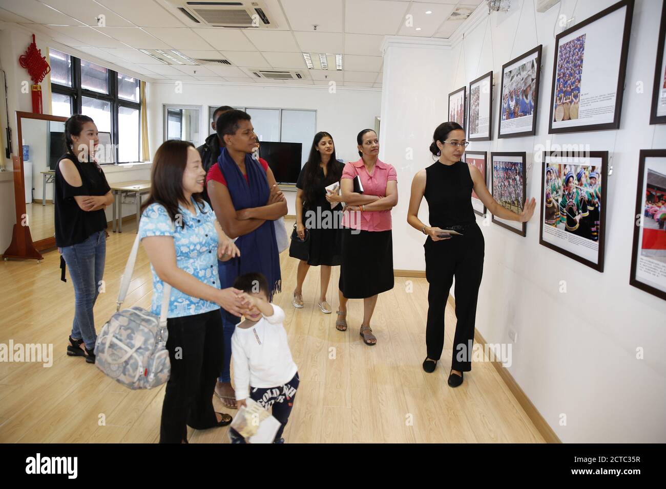 Suva, Fiji. 22nd Sep, 2020. Fijians visit a photo exhibition in the ...