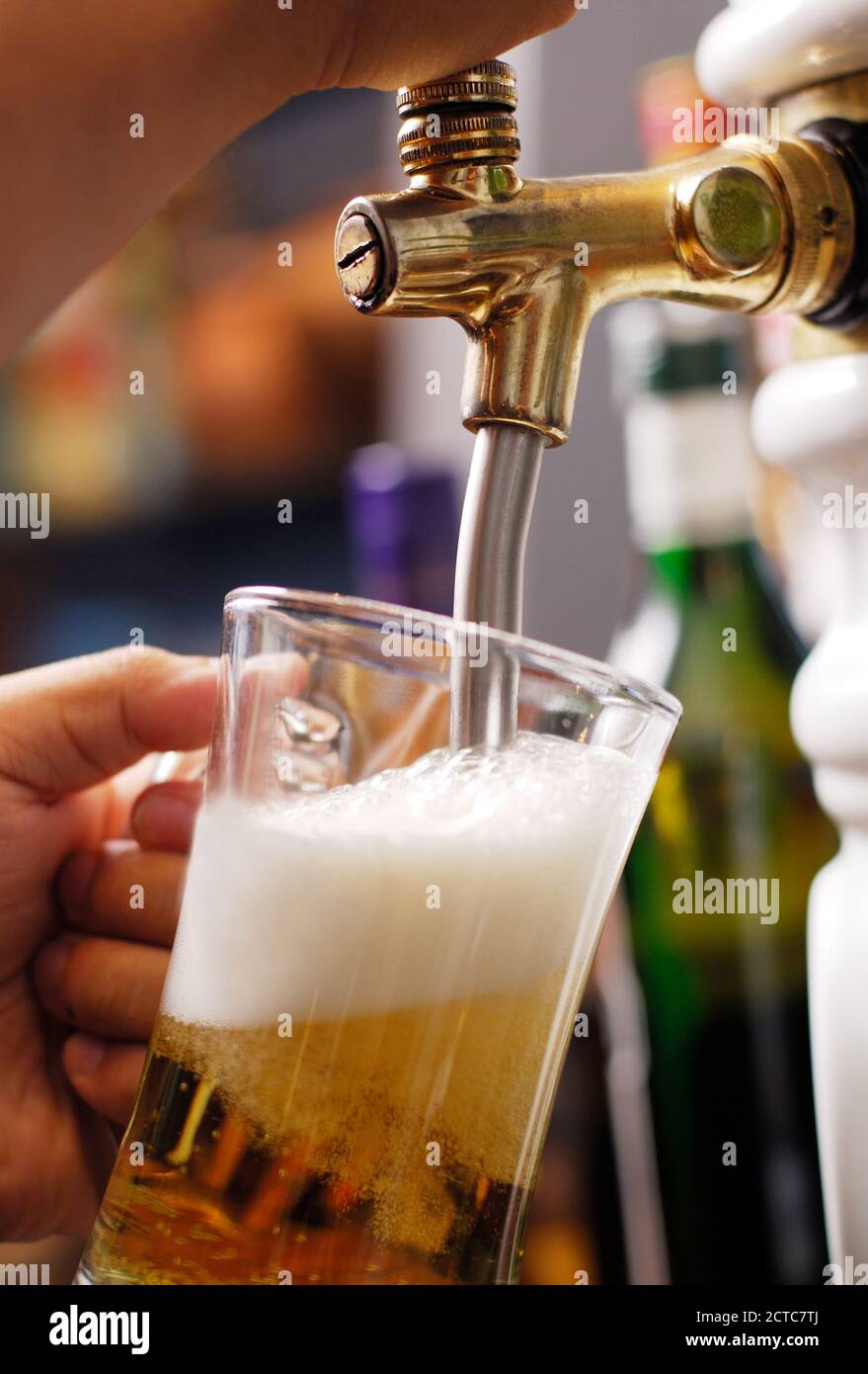 Beer pouring mug draught hi-res stock photography and images - Alamy