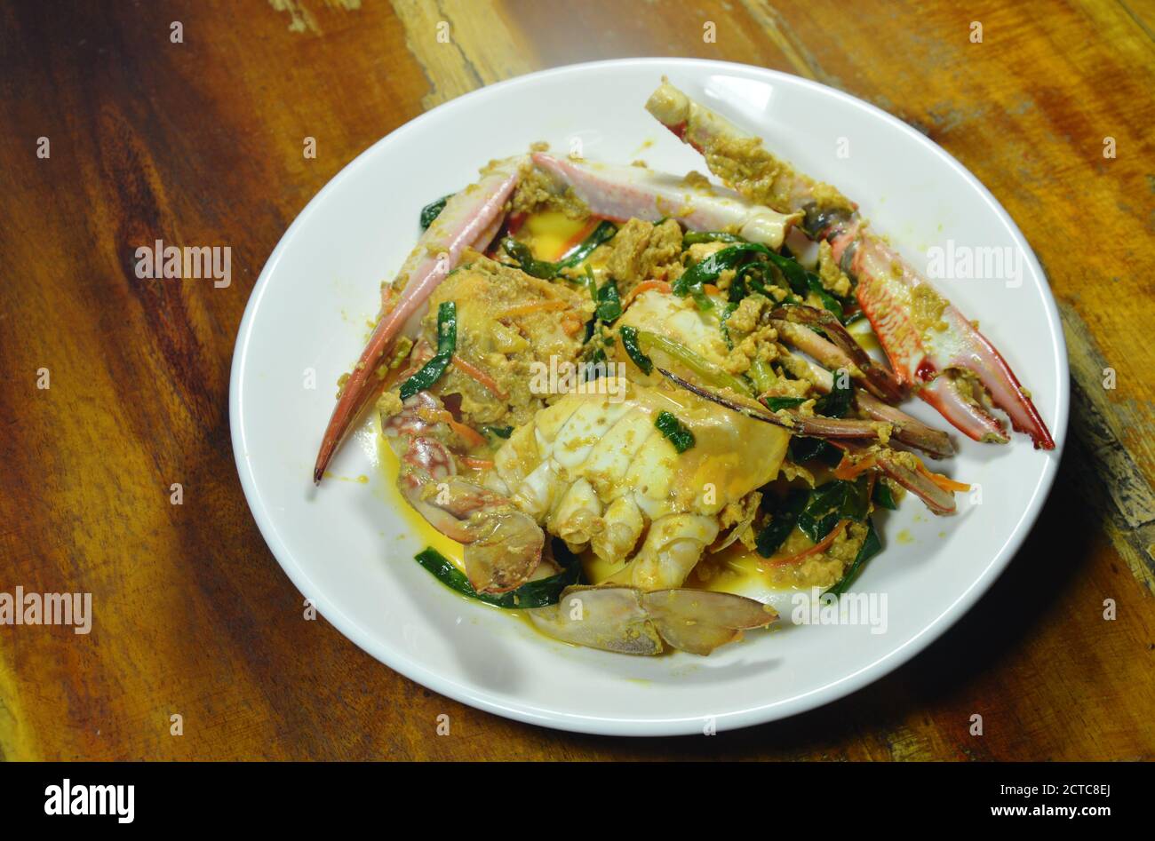 stir fried flower crab in yellow curry on plate Stock Photo - Alamy