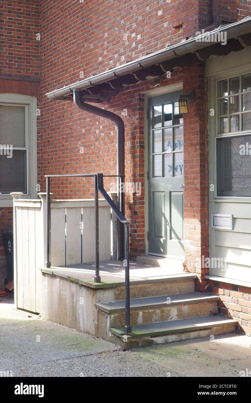 The back entrance to this houseis in an alley Stock Photo - Alamy