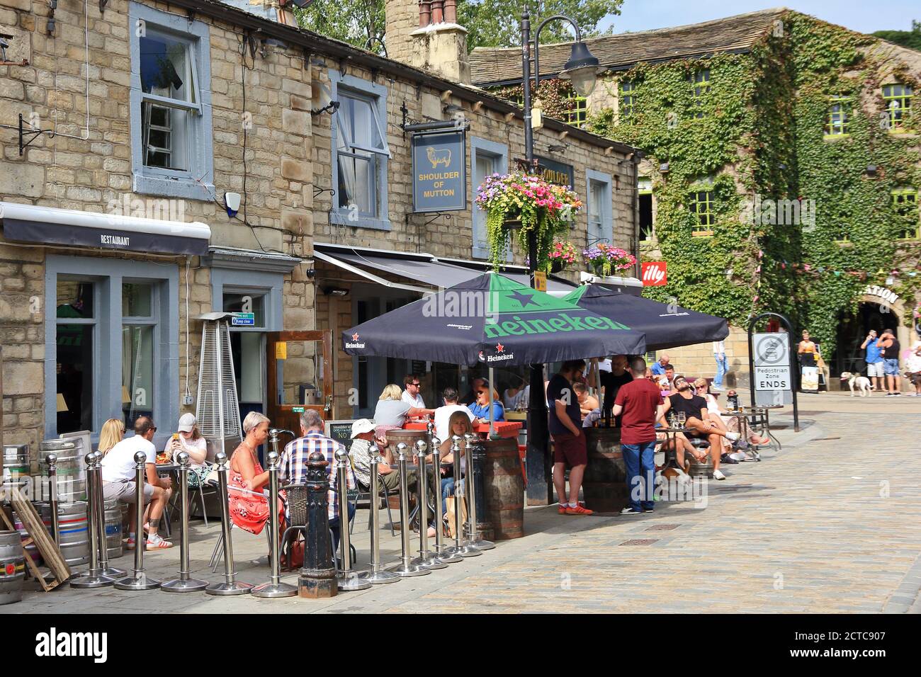 People drinking outside Shoulder of Mutton pub, Hebden Bridge Stock ...