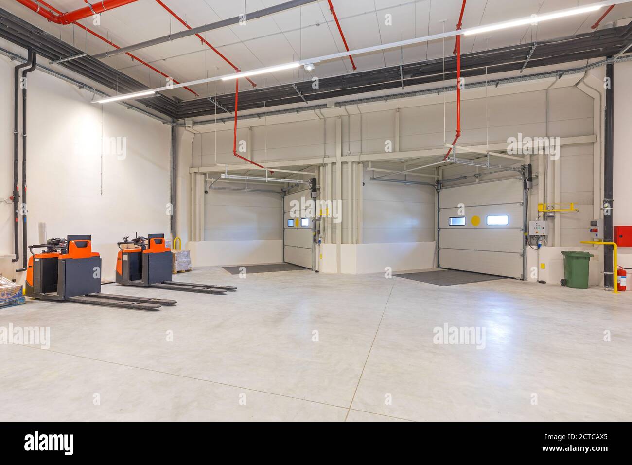 Cargo Door Loading Bay Interior Distribution Warehouse Stock Photo - Alamy