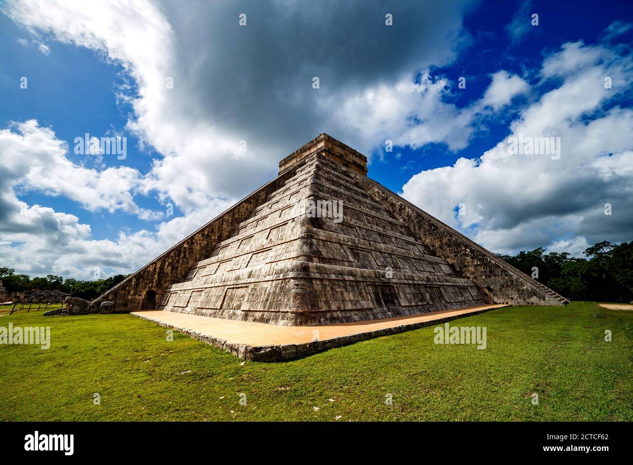 Breathtaking view of the pyramid in the archaeological site of Chichen ...