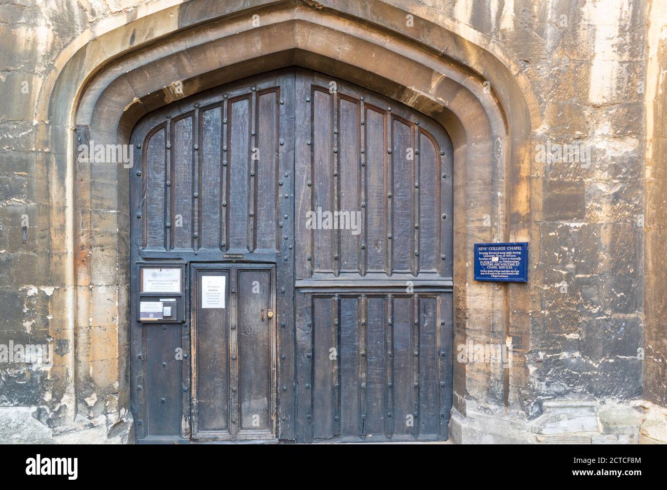 OXFORD CITY ENGLAND MEDIEVAL GATEWAY INTO NEW COLLEGE Stock Photo - Alamy