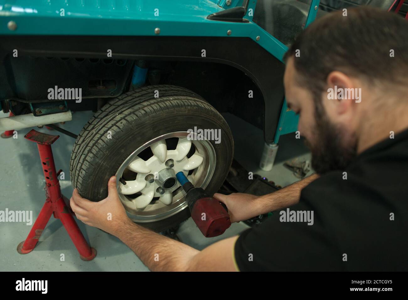 Mechanic workshop hi-res stock photography and images - Alamy