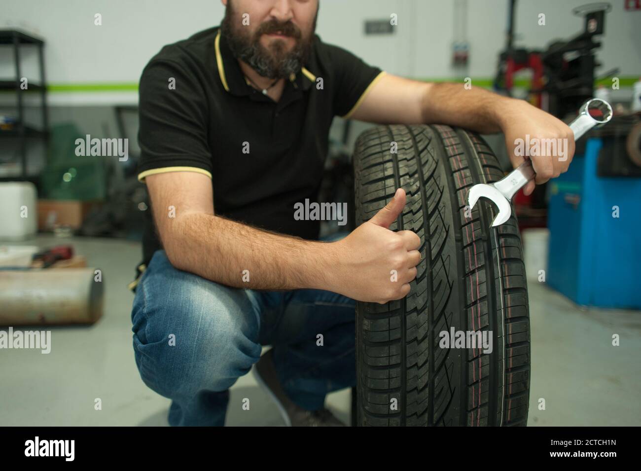 Mechanic workshop hi-res stock photography and images - Alamy