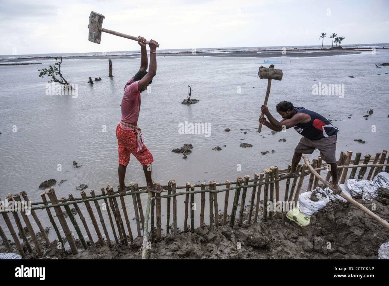 Shrinking resources hi-res stock photography and images - Alamy