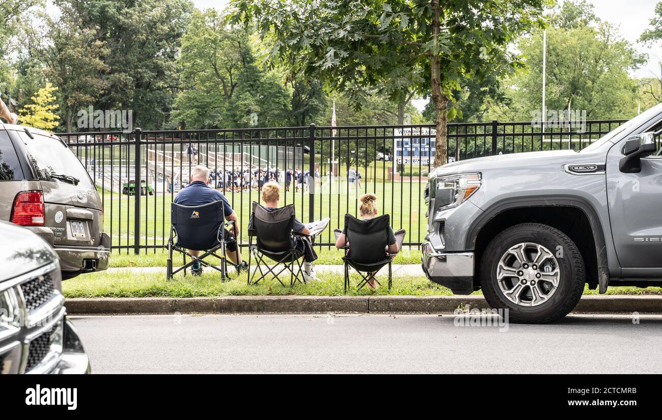 Crowds in bleachers hi-res stock photography and images - Alamy