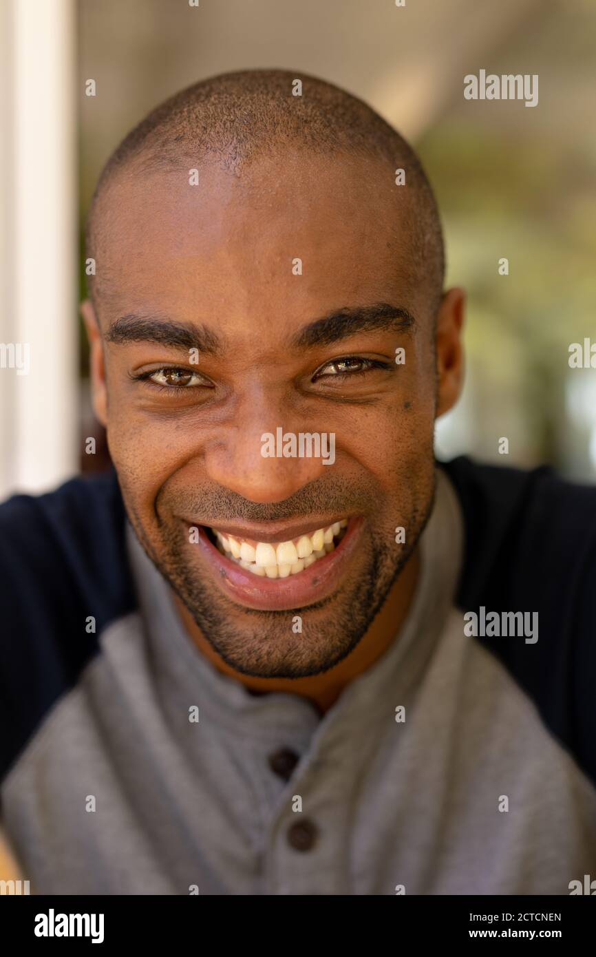 African man eyes looking camera hi-res stock photography and images - Alamy