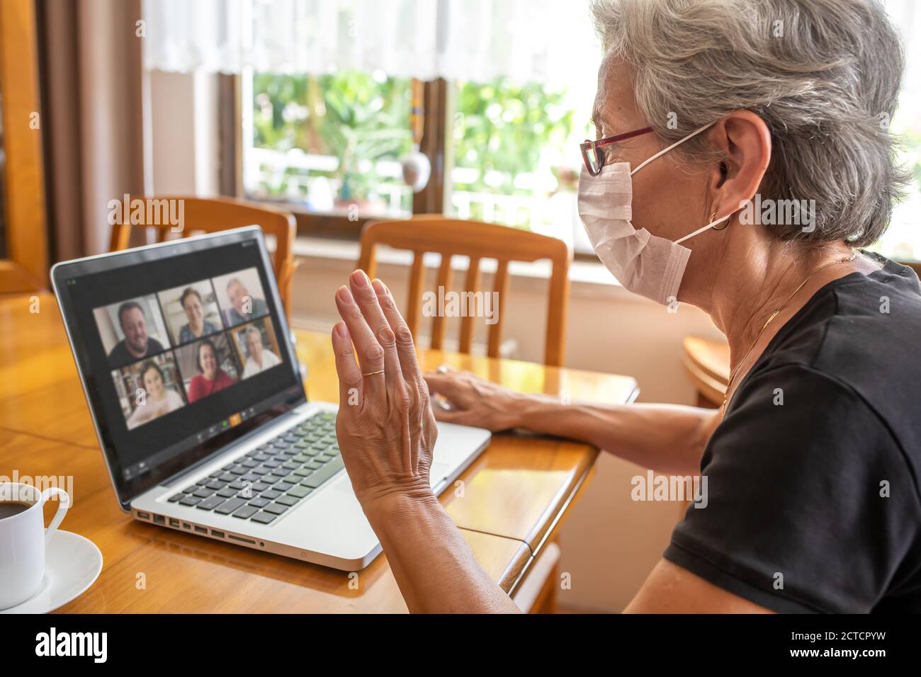 Screen zoom hi-res stock photography and images - Alamy