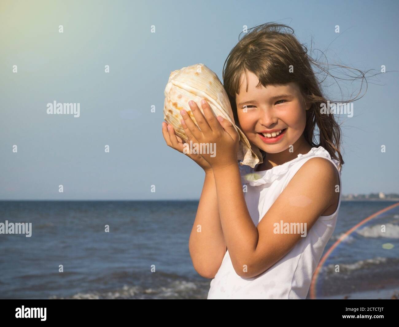 Shell bikini hi-res stock photography and images - Alamy