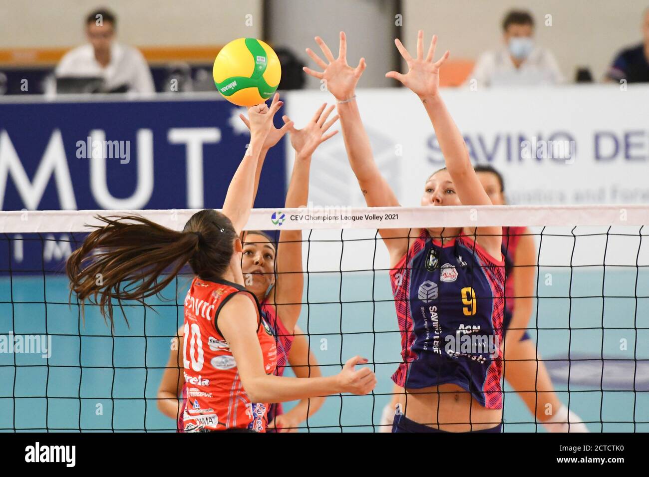 Internationl volleyball serie team hi-res stock photography and images ...