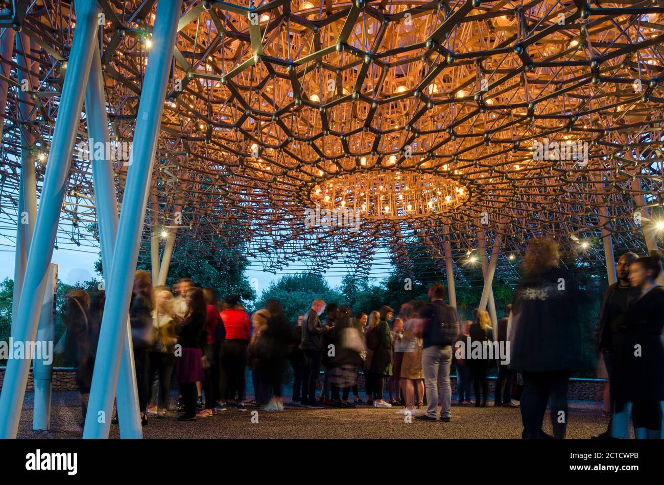 The Hive, a towering mesh structure in Kew Gardens representing a real ...
