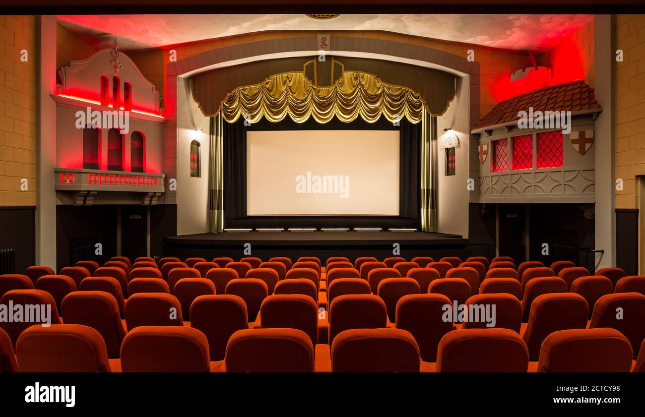 Projection screen auditorium hi-res stock photography and images - Alamy