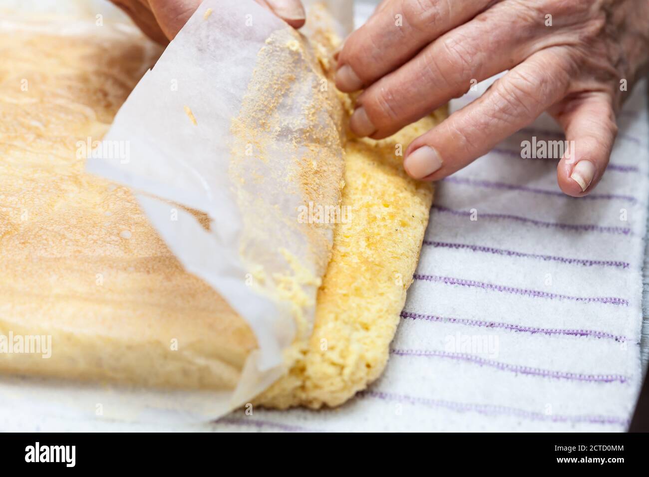 Close up of a just baked sponge cake Stock Photo - Alamy