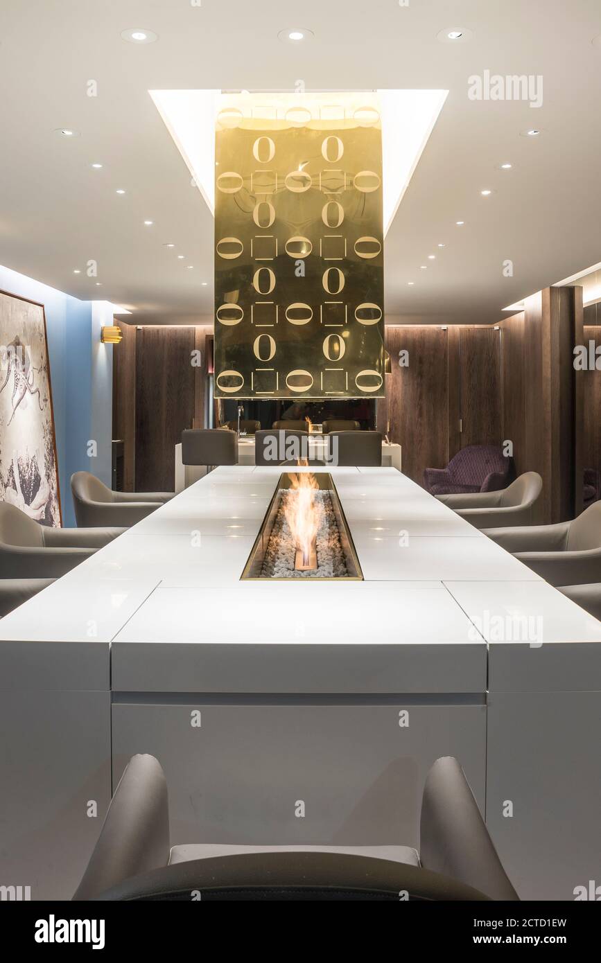 Luxury basement uk hi-res stock photography and images - Alamy