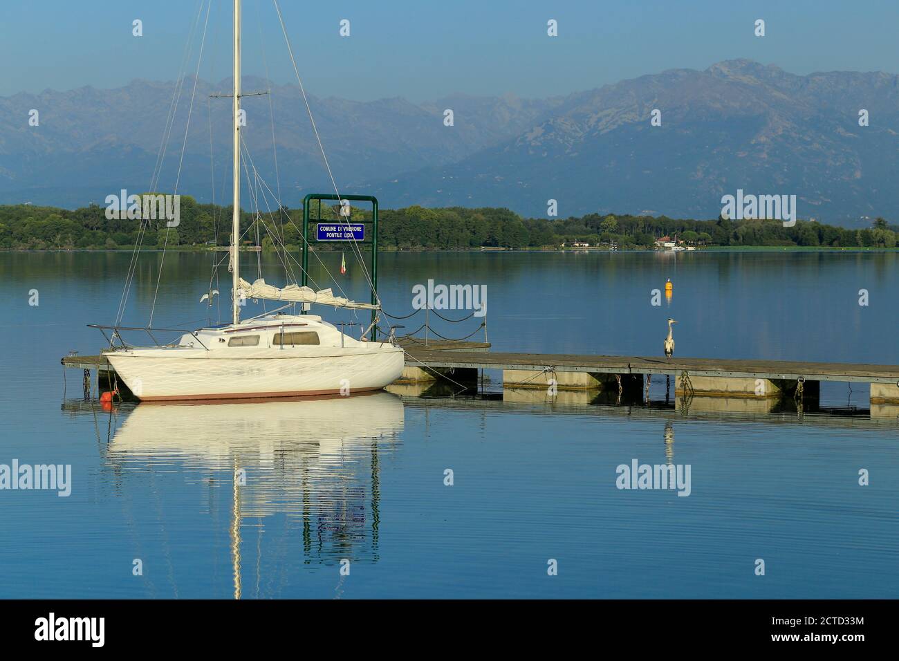 Lago viverone hi-res stock photography and images - Alamy