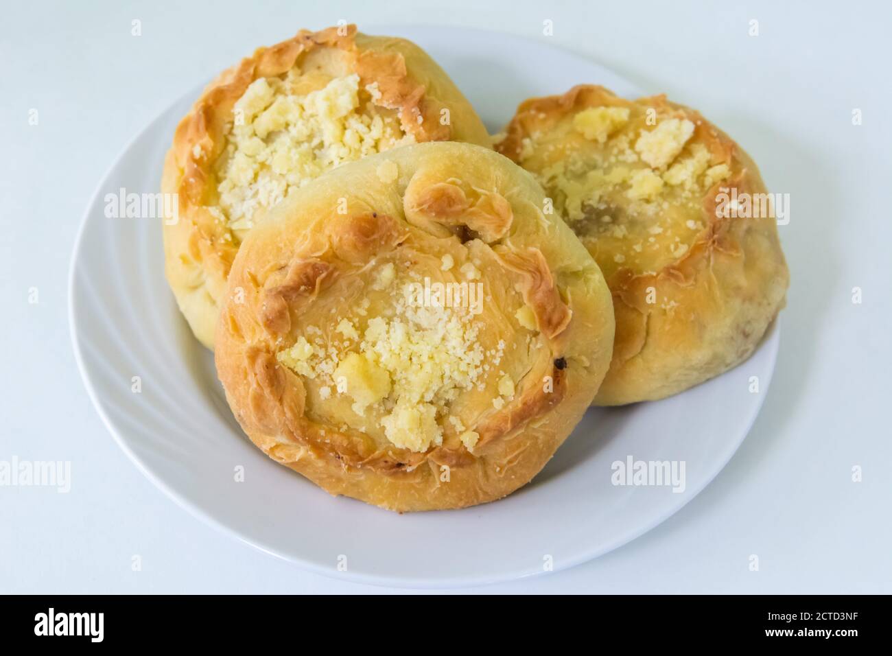 Traditional Tatar pies Gubadiya, in Tatarstan Stock Photo - Alamy