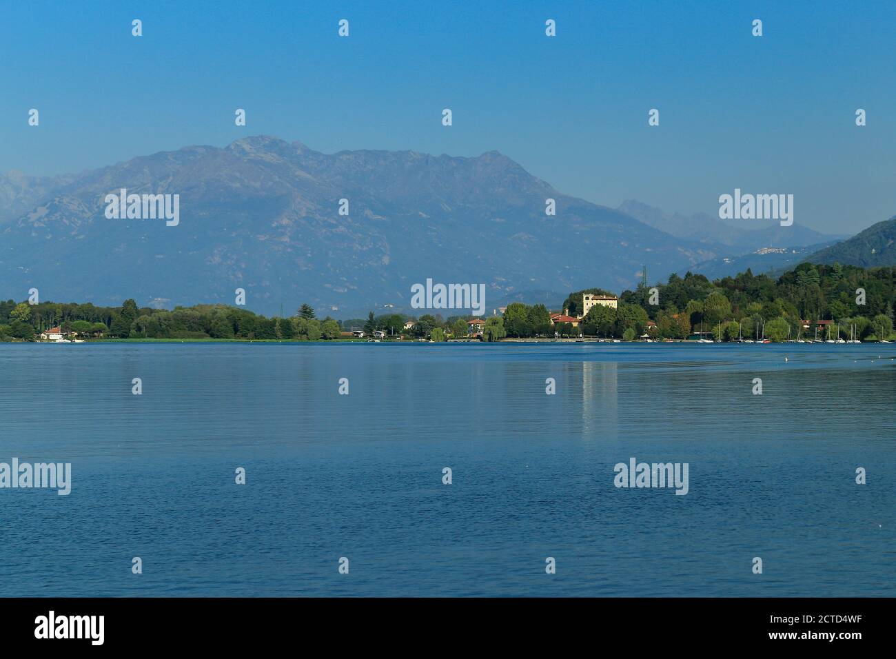 Lago viverone hi-res stock photography and images - Alamy