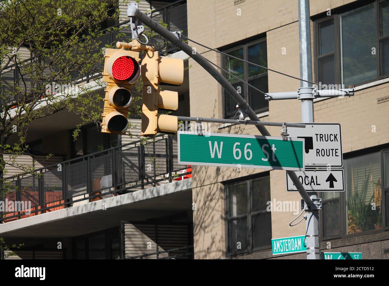New york road signs hi-res stock photography and images - Alamy