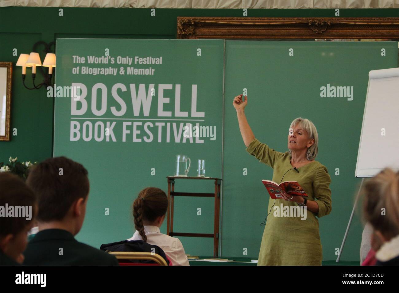 Really wild show presenter hi-res stock photography and images - Alamy