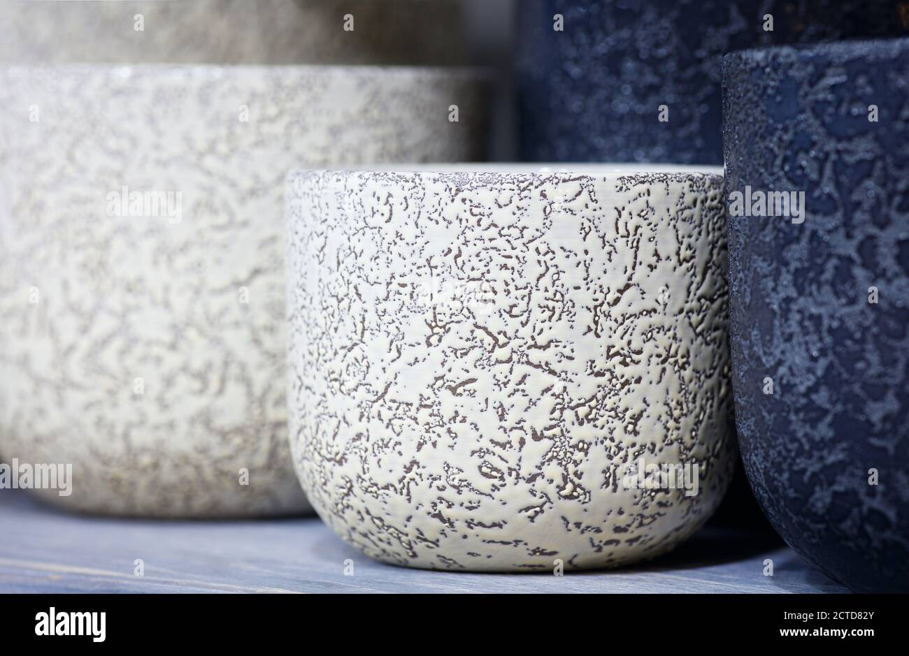 Empty garden pots hi-res stock photography and images - Alamy