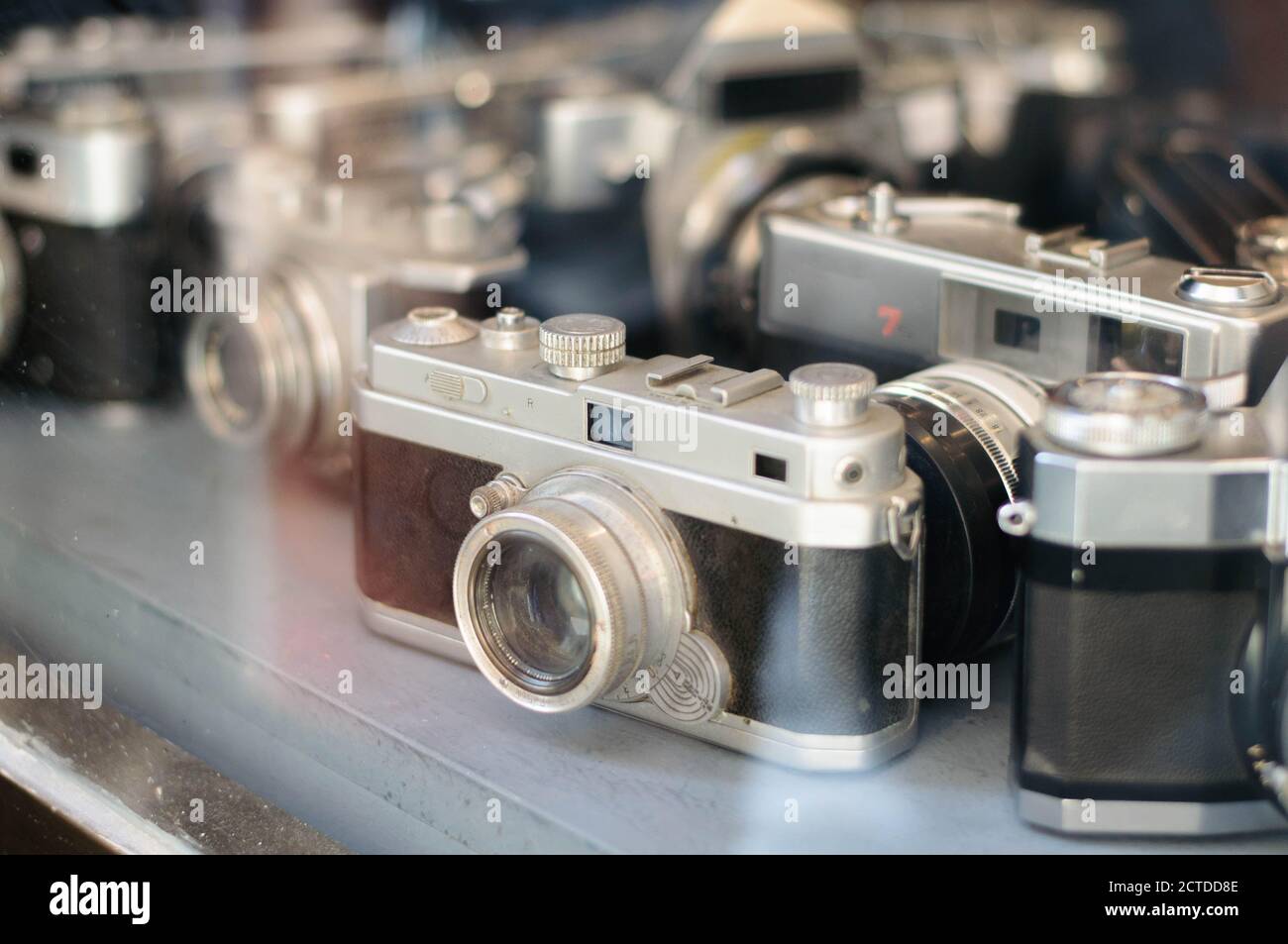 Camera optics shop hi-res stock photography and images - Alamy