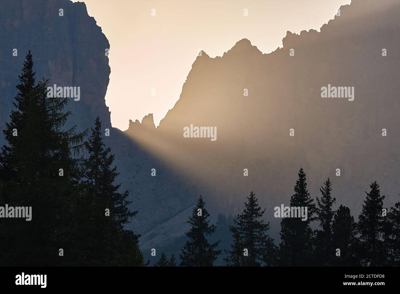 Gap between peaks hi-res stock photography and images - Alamy