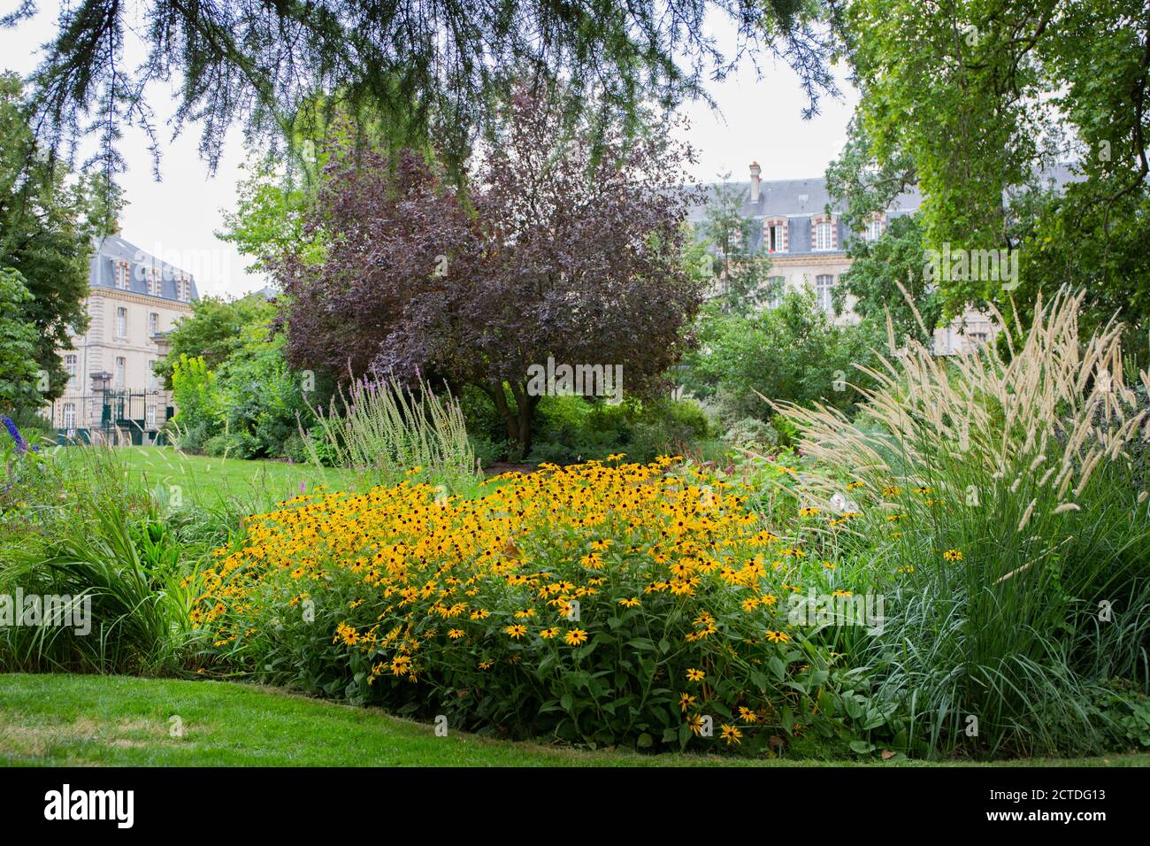 Paris garden showing the beauty of France nature Stock Photo - Alamy