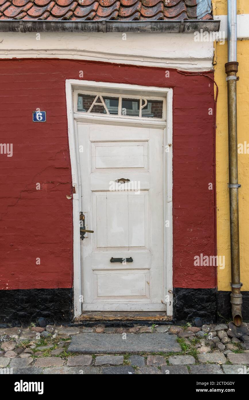 Lop sided door hi-res stock photography and images - Alamy