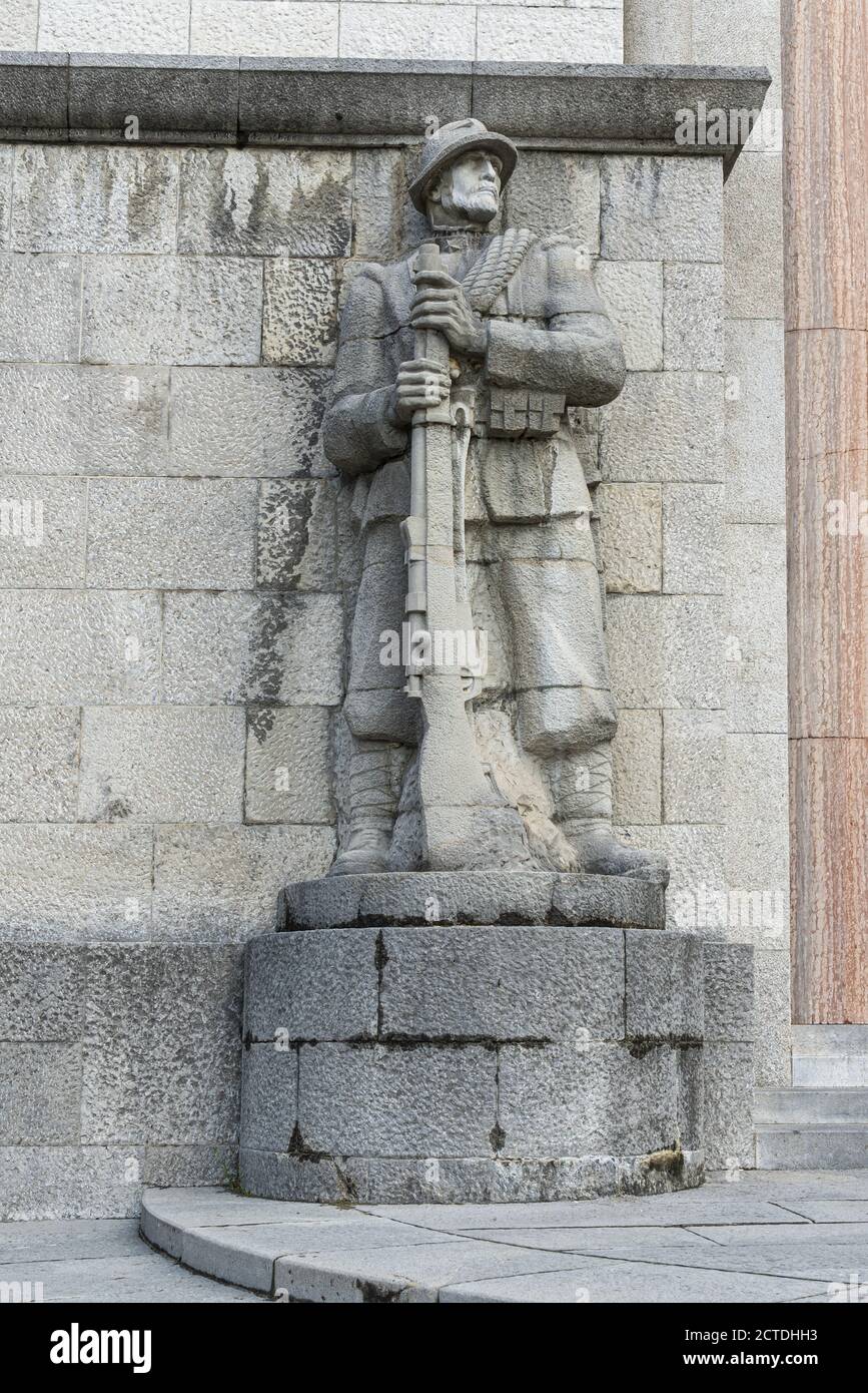 Military statue hi-res stock photography and images - Alamy