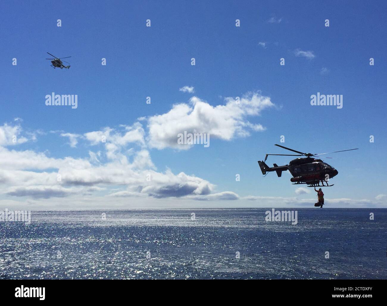 Evacuation helicopter hi-res stock photography and images - Alamy