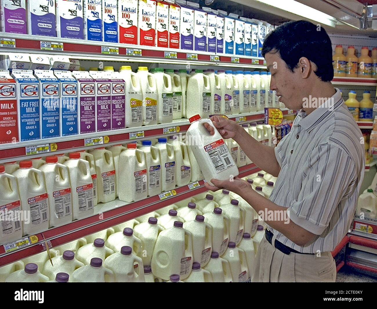 Inside grocery store year 2000 grocers hi-res stock photography and ...