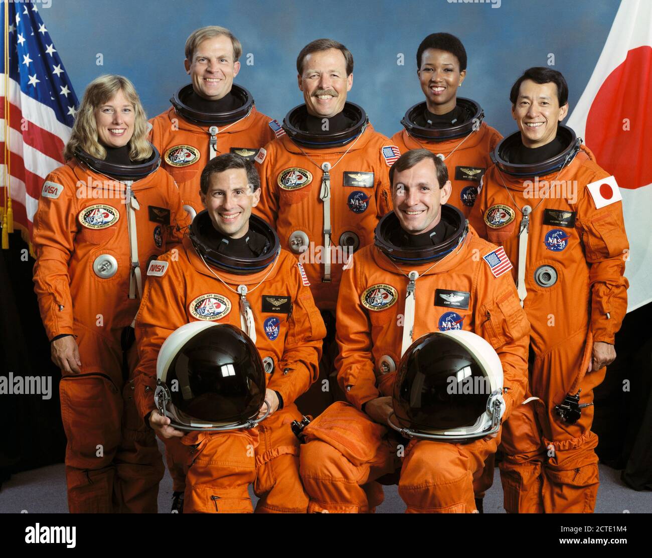 1992 space shuttle mark lee jan davis hi-res stock photography and ...