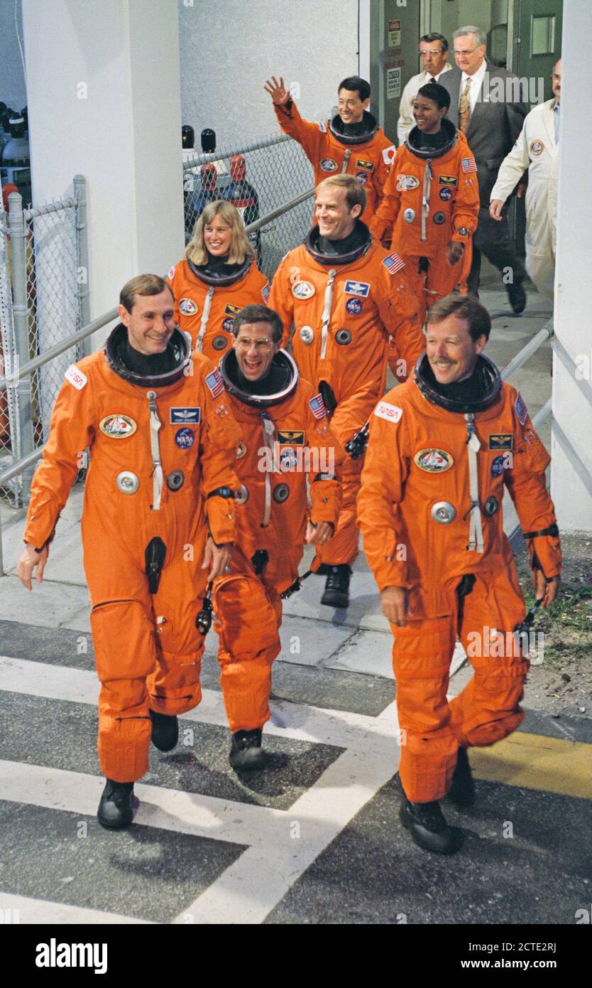 Sts 47 mission hi-res stock photography and images - Alamy