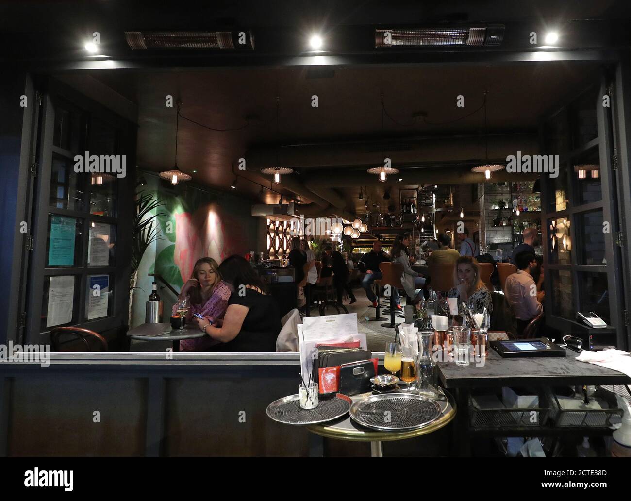 Late night drinkers after 10pm in soho hi-res stock photography and ...