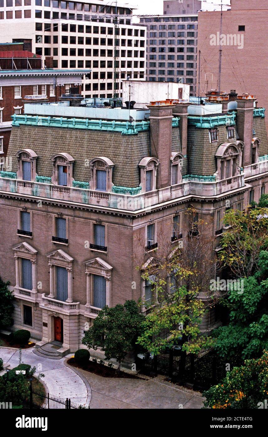 1983 soviet union embassy washington hi-res stock photography and ...