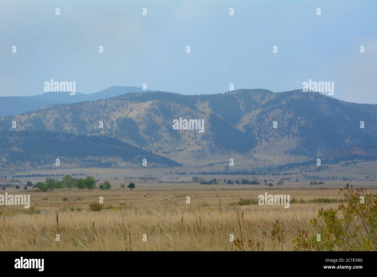 Mountains and prairie hi-res stock photography and images - Alamy