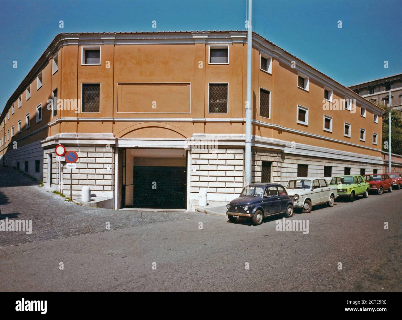 1980s annex office building hi-res stock photography and images - Alamy