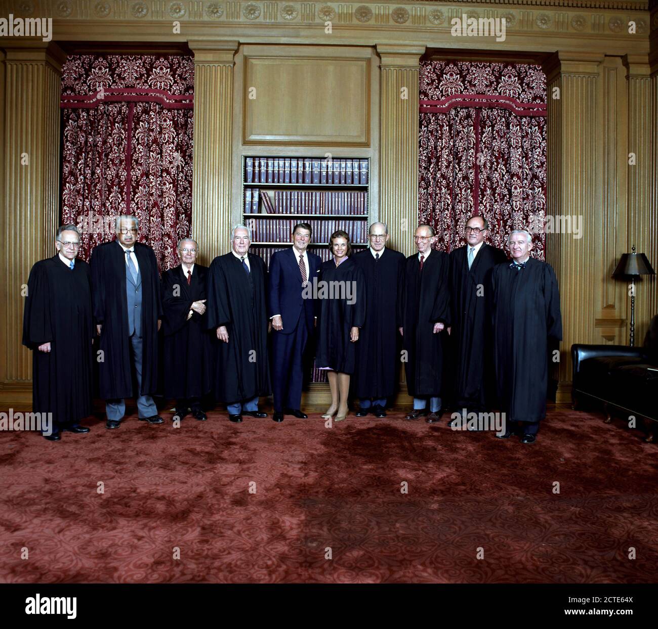9/25/1981 Supreme Court Justices pose with President Reagan in the ...
